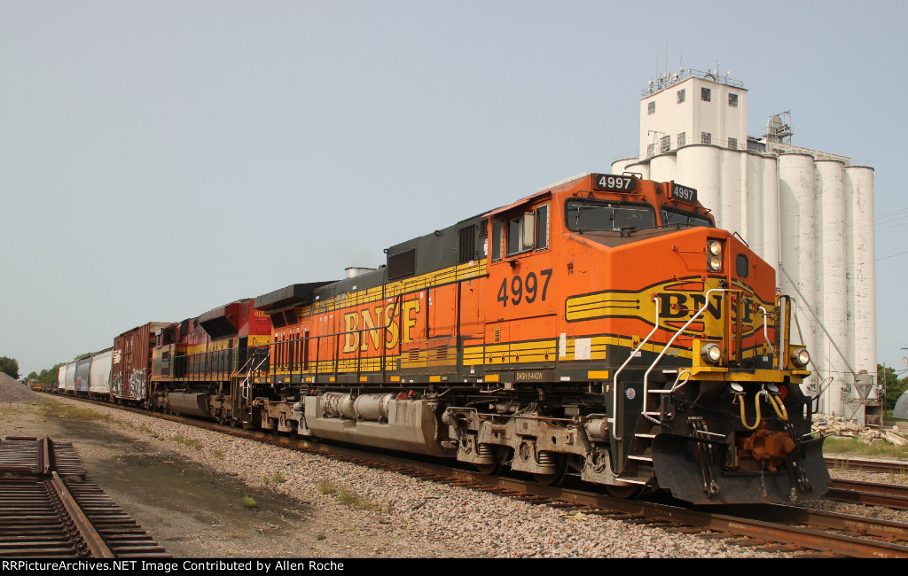 BNSF 4997